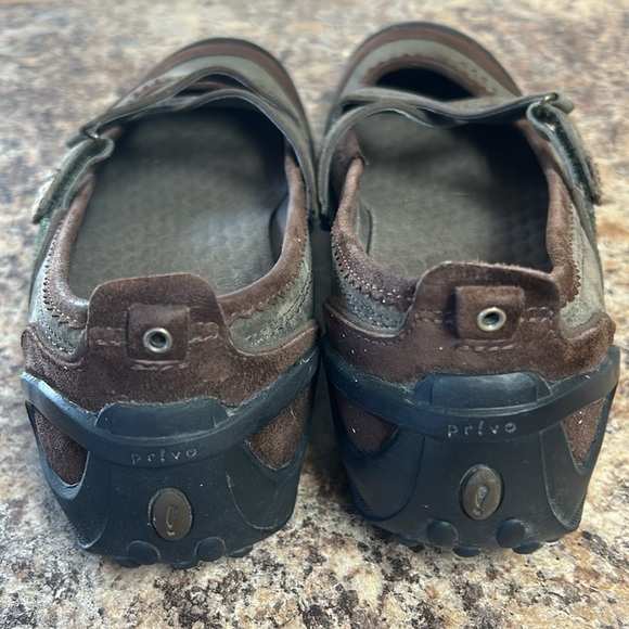 Clarks | Shoes | Clark Privo Flats With Velcro And Elastic Straps 1 M ...